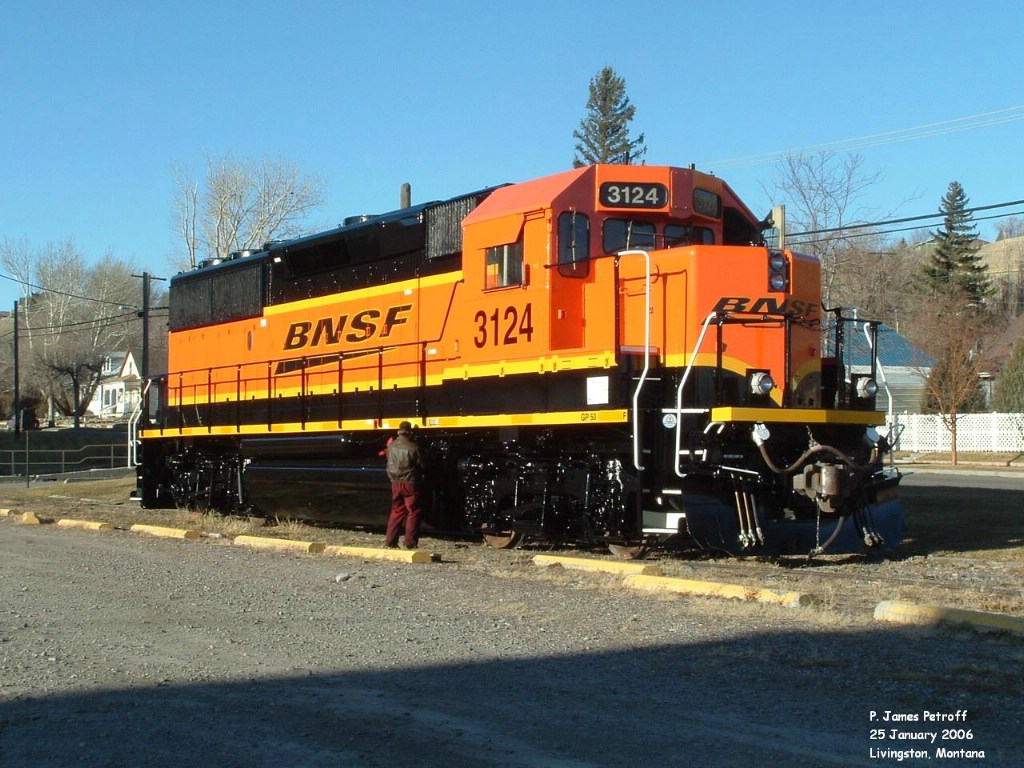 BNSF 3124 GP50 new paint scheme